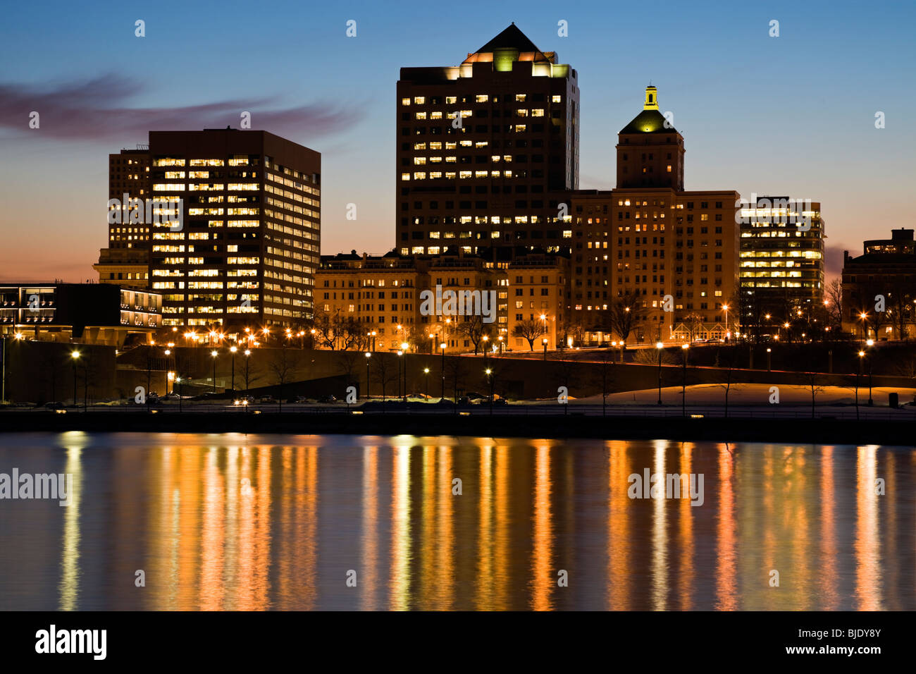 Milwaukee downtown night winter hi-res stock photography and images - Alamy