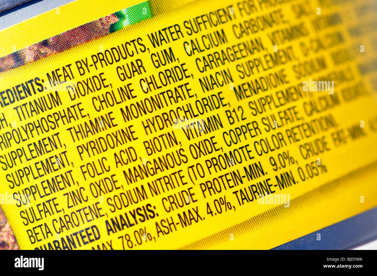 Ingredients list on cat food can Stock Photo - Alamy