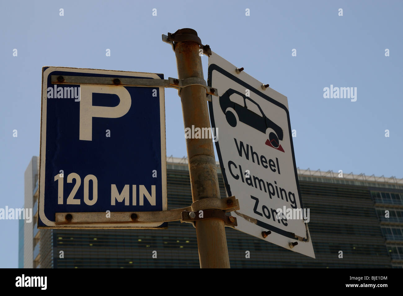 Car park time limit hi-res stock photography and images - Alamy