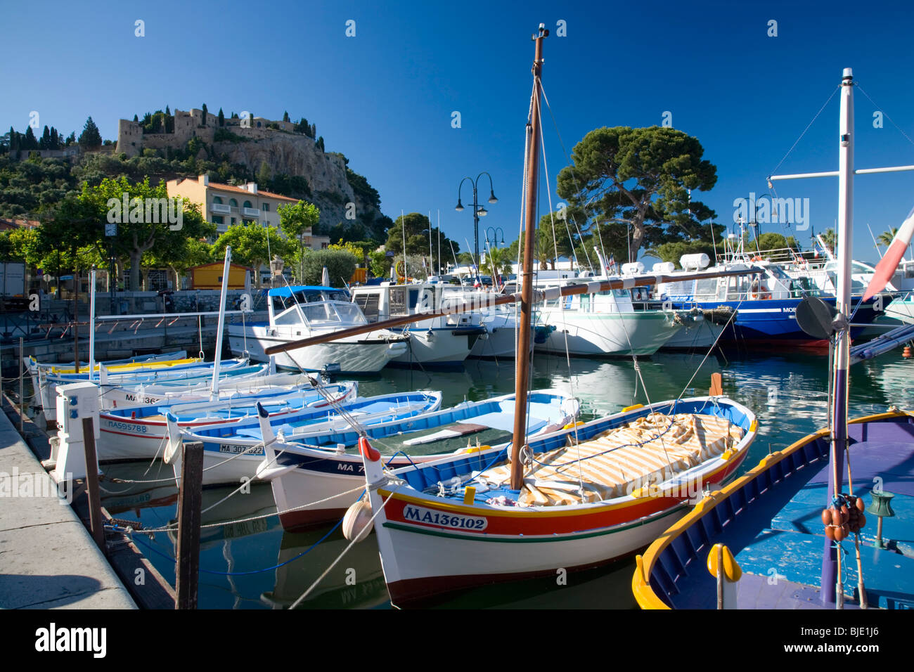 Cassis, Provence, France. View across the harbour Stock Photo - Alamy