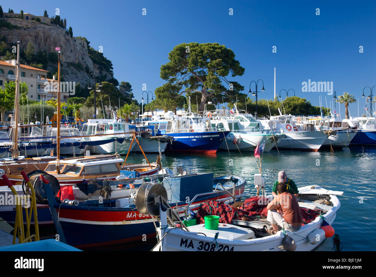 Cassis, Provence, France. View across the harbour Stock Photo - Alamy