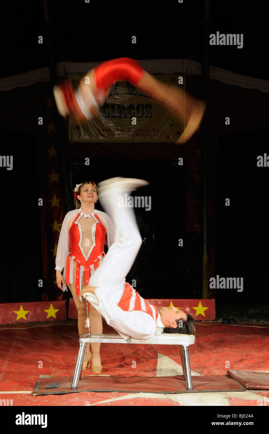 Children acrobats hi-res stock photography and images - Alamy