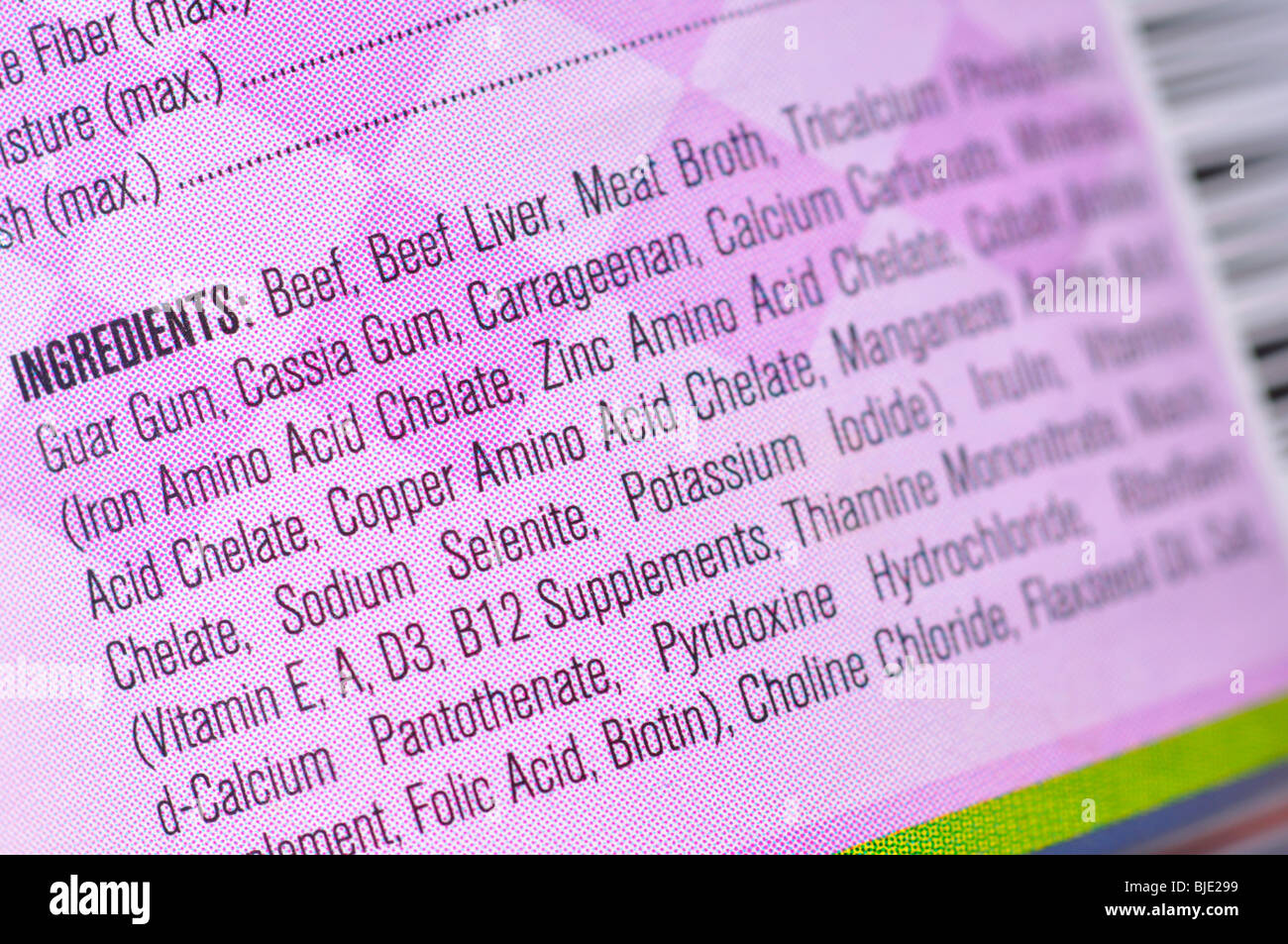 Ingredients list on cat food can Stock Photo - Alamy