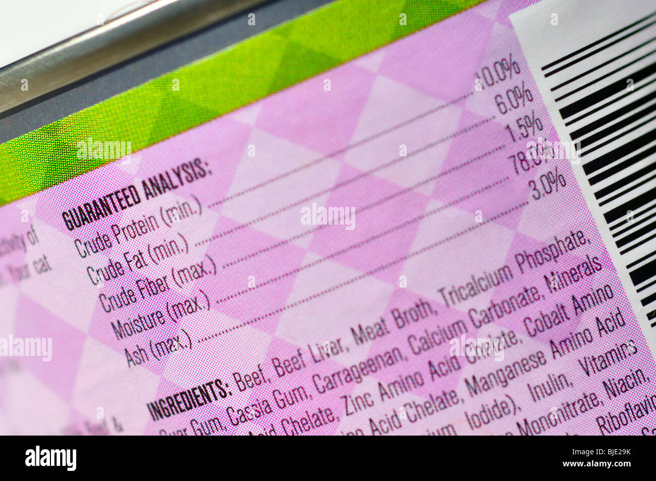 Ingredients list on cat food can Stock Photo - Alamy