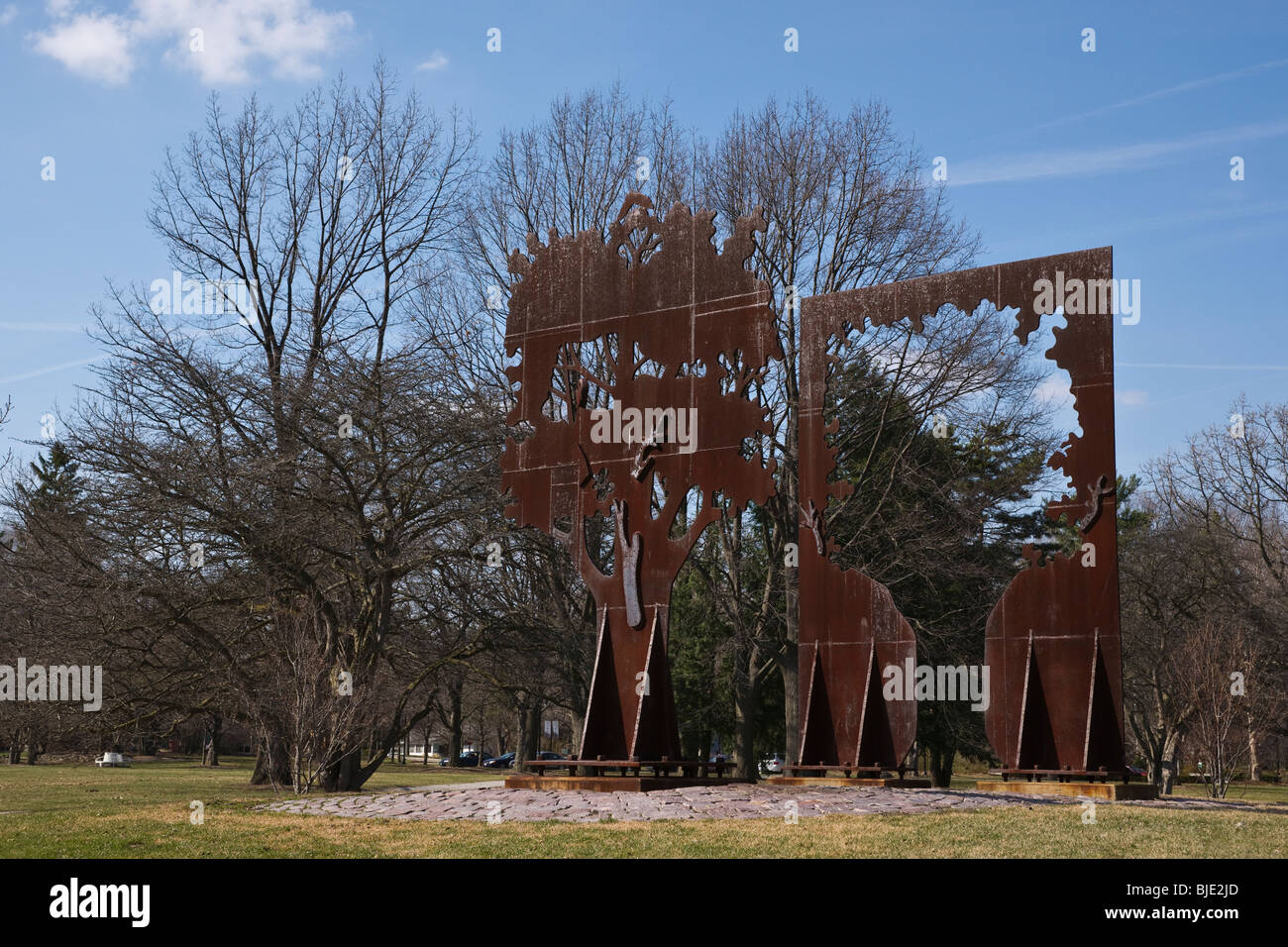 Metal tree sculpture hi-res stock photography and images - Alamy