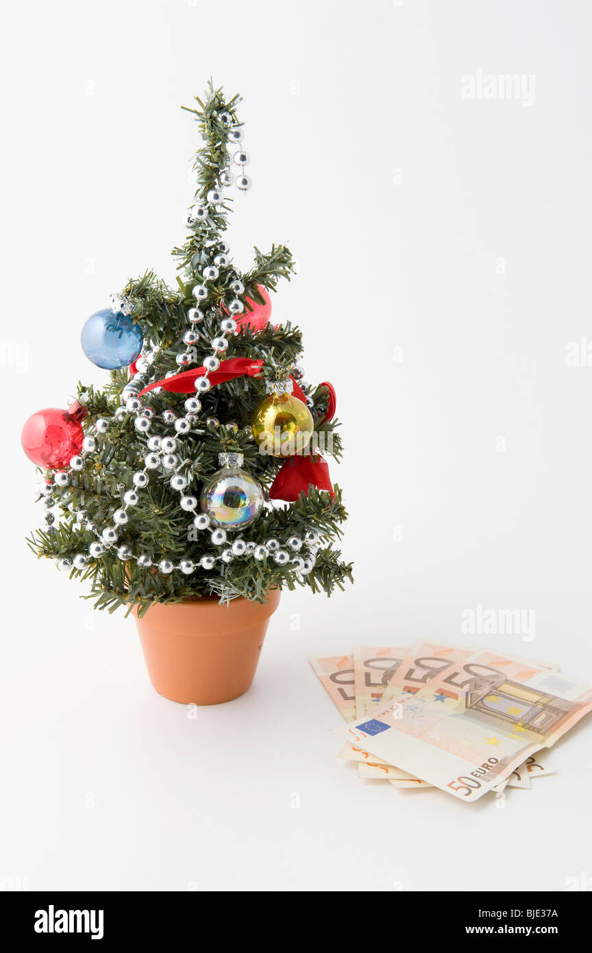 Money euro tree hi-res stock photography and images - Alamy
