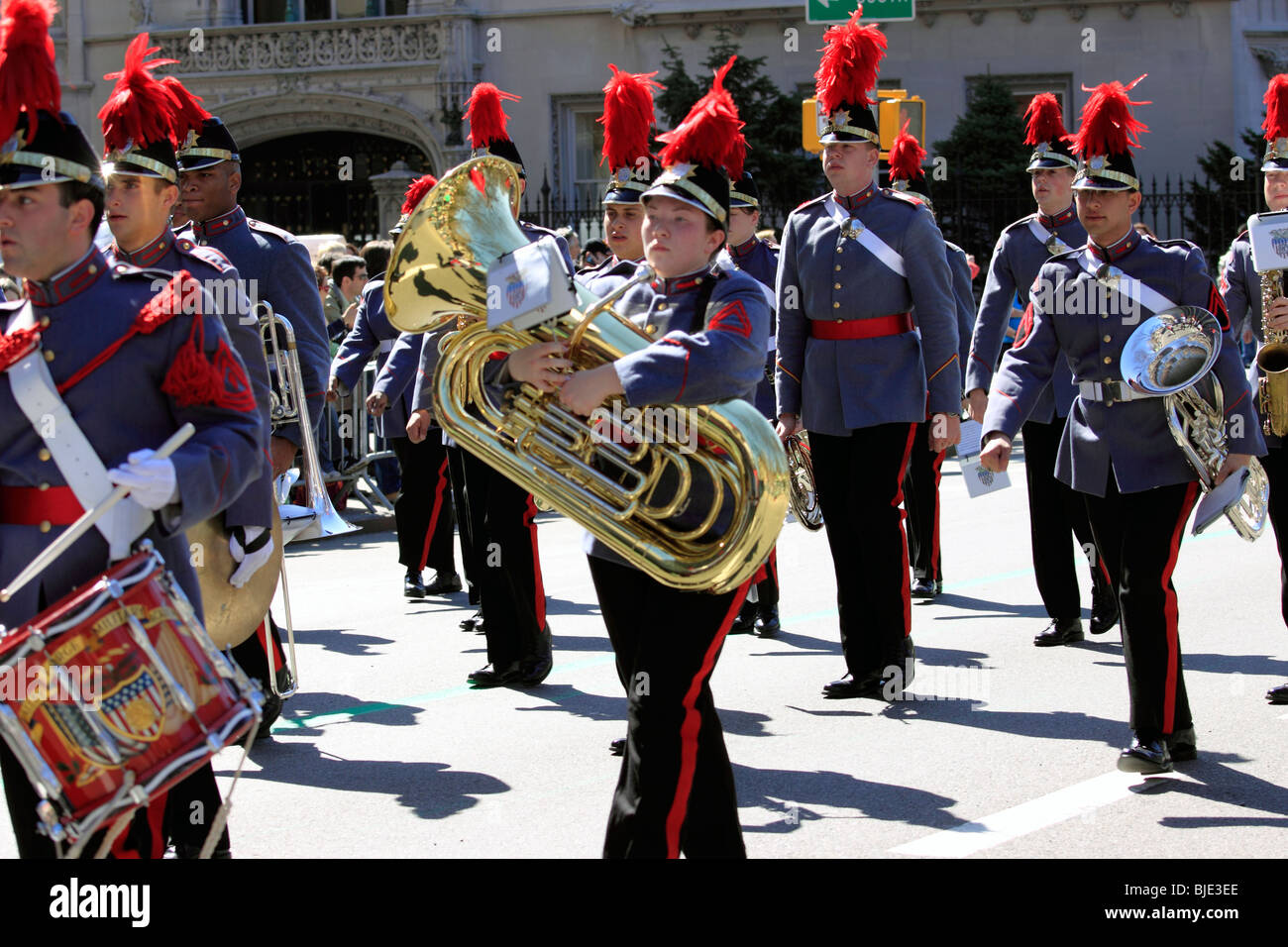 Marching up 5th ave hi-res stock photography and images - Alamy