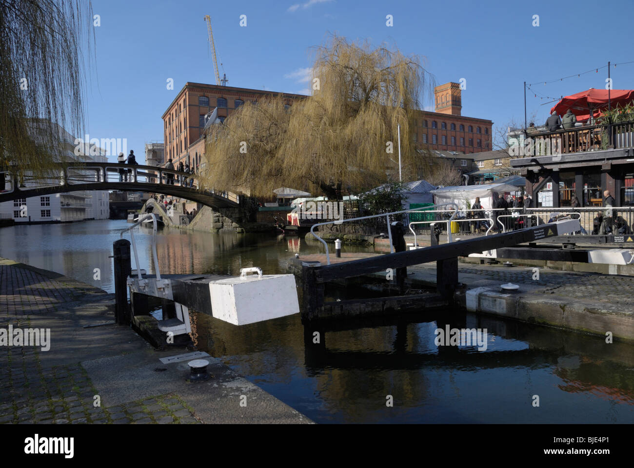 Camden lock regents canal hi-res stock photography and images - Alamy