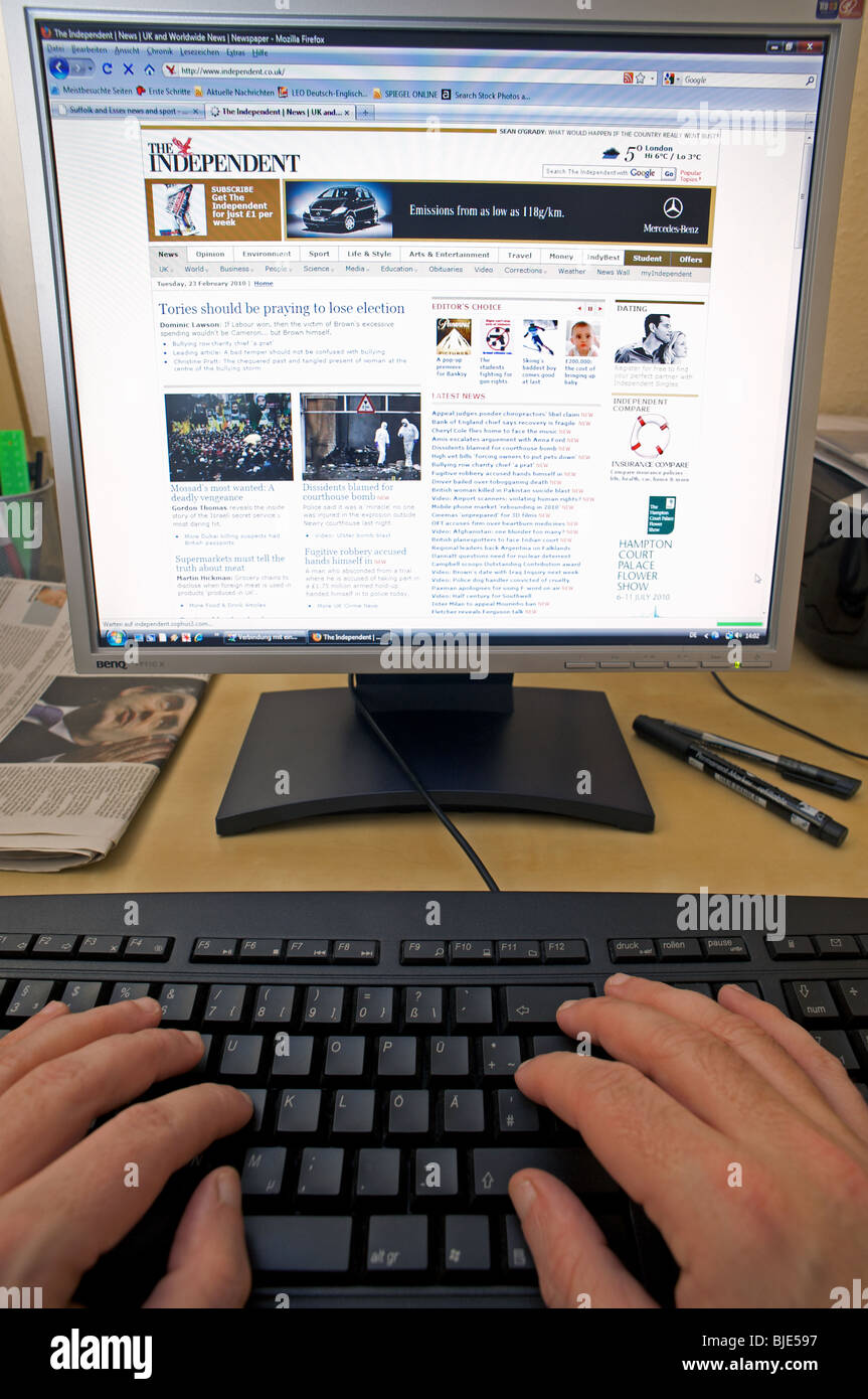 Computer displaying The Independent newspaper's homepage Stock Photo ...