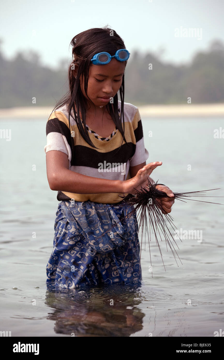 Myanmar sea-gypsies, the nomadic hunter-gatherers of South East Asia ...
