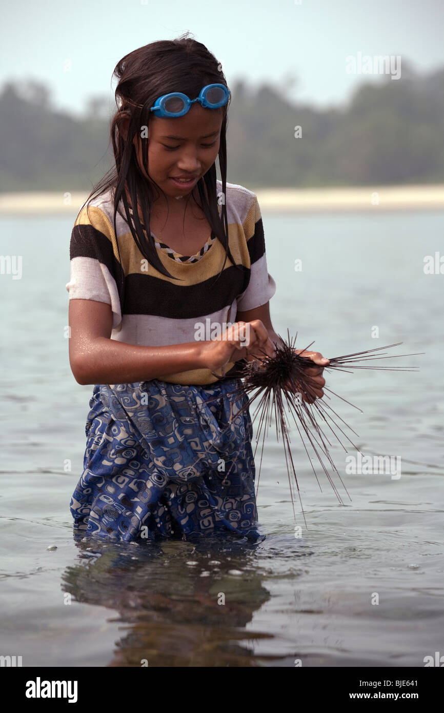 Myanmar sea-gypsies, the nomadic hunter-gatherers of South East Asia ...
