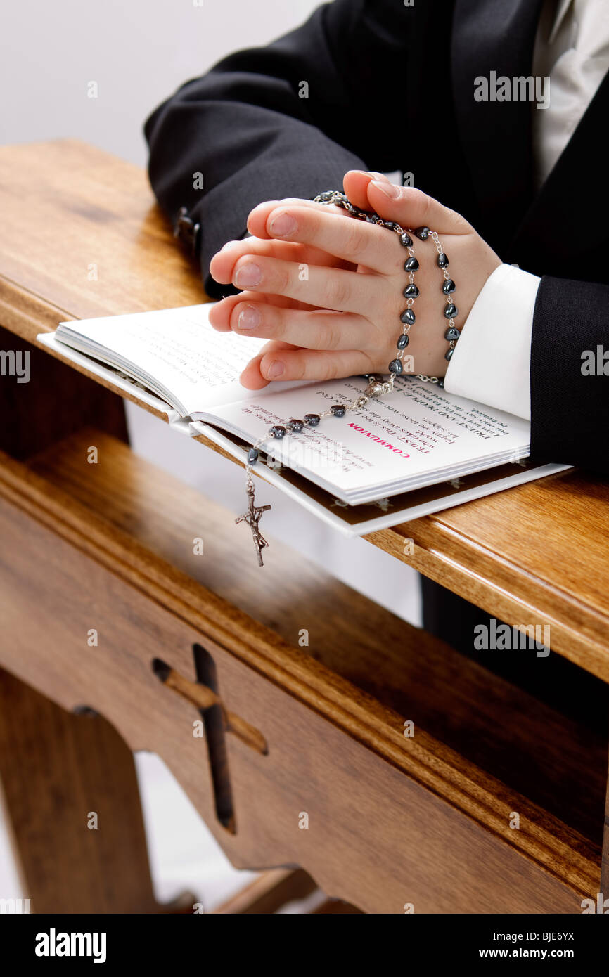 Child praying cross hi-res stock photography and images - Alamy