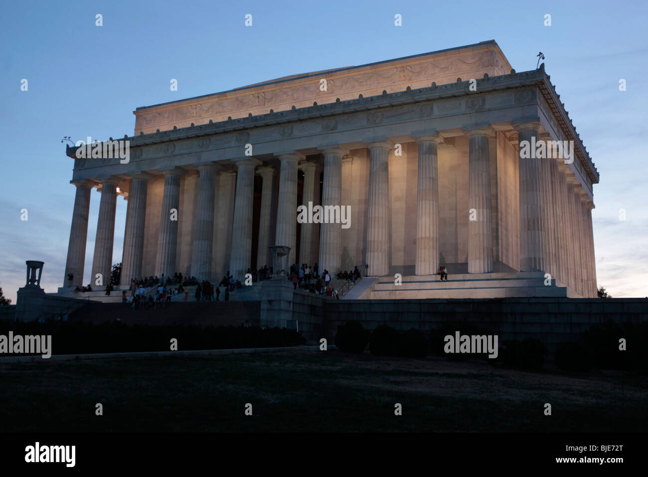 Tourist flock to the Lincoln Memorial. tourists tourism washington D.C ...