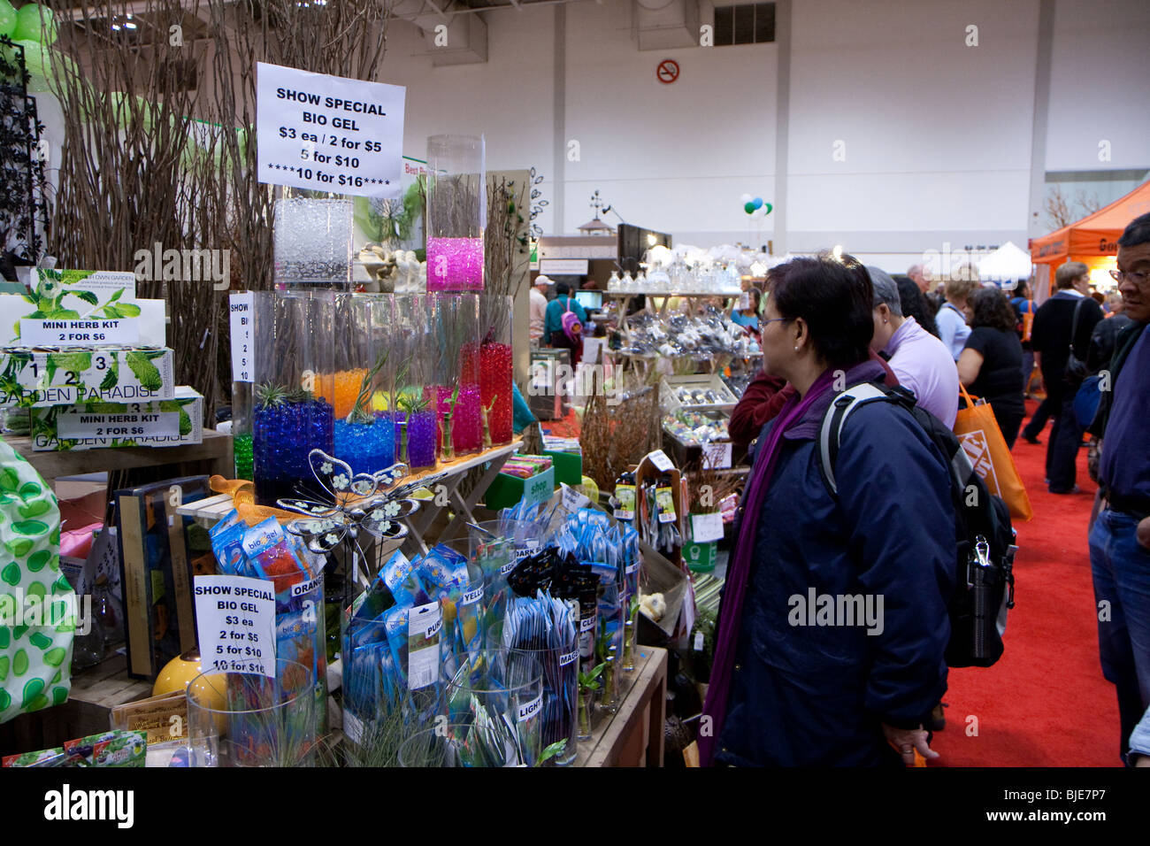 Lady flower show hi-res stock photography and images - Alamy
