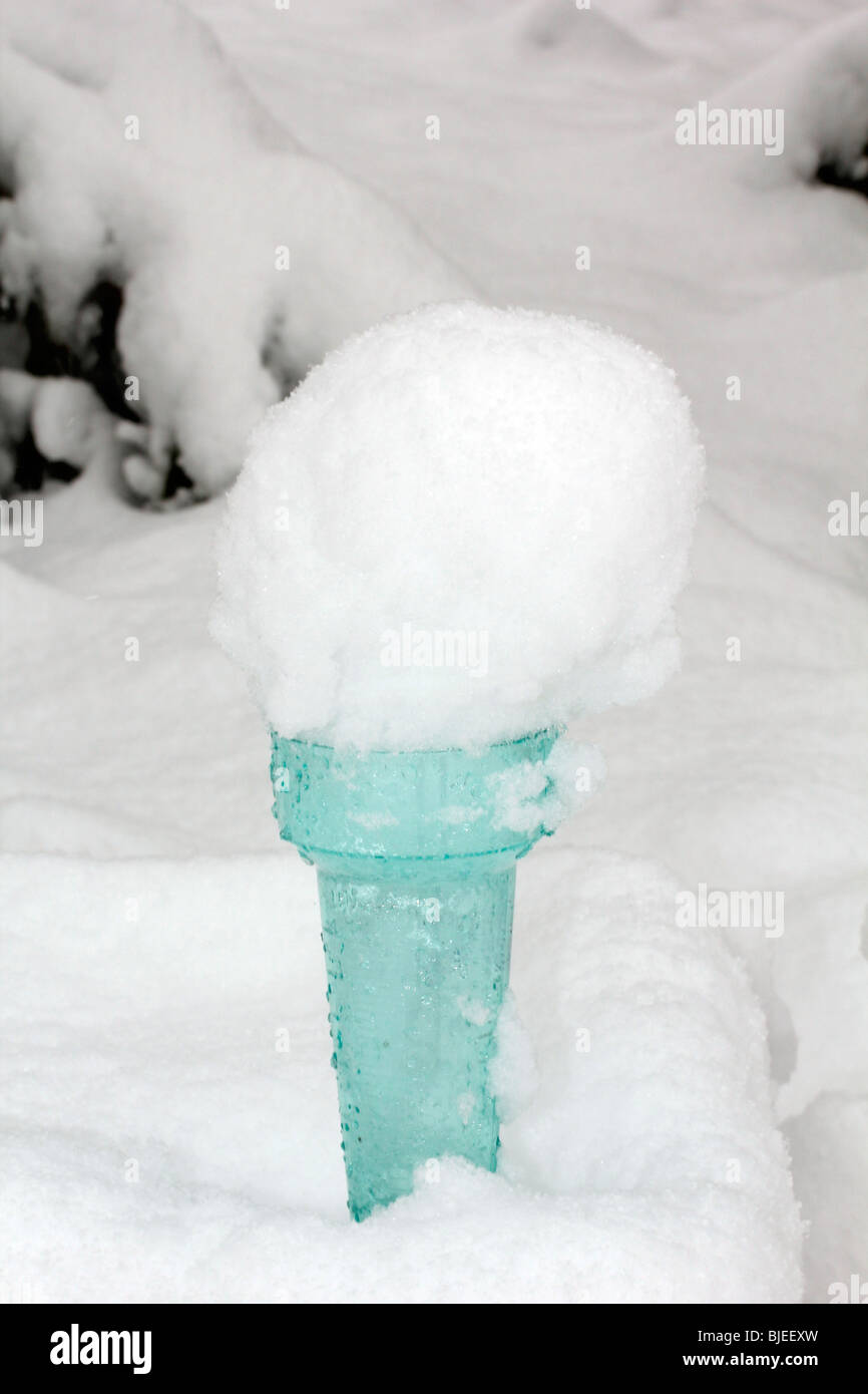 Precipitation gauge snow hi-res stock photography and images - Alamy