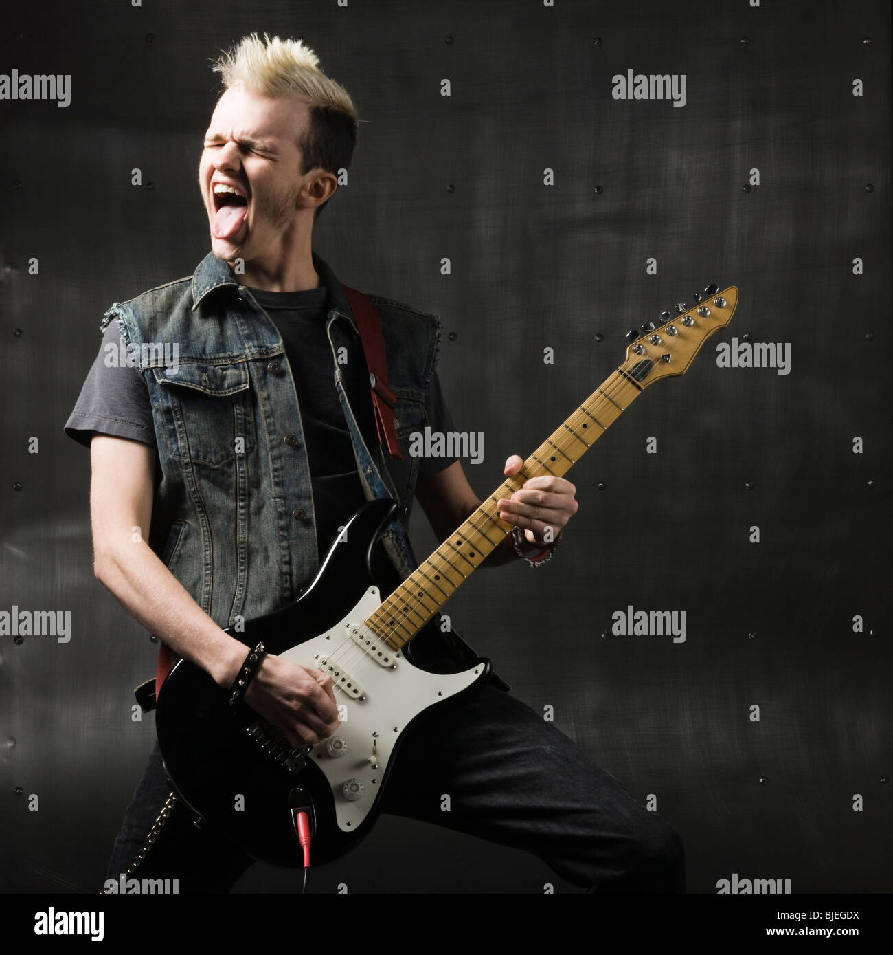 Mohawk man hi-res stock photography and images - Alamy