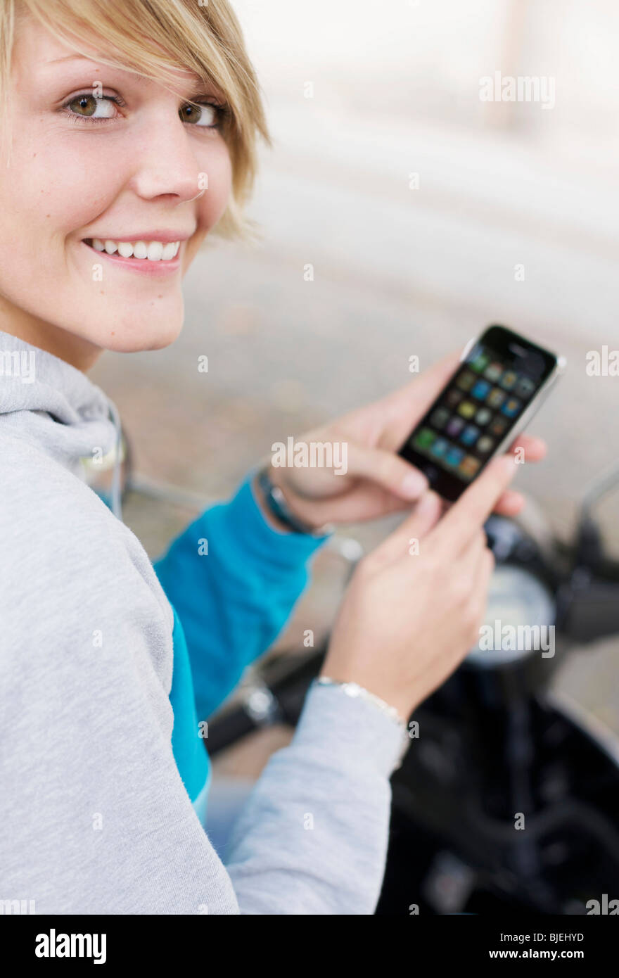 Young woman with mobile phone, eye contact Stock Photo - Alamy