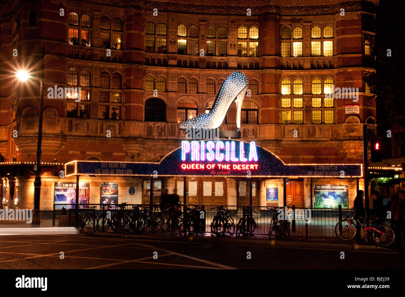 Cambridge circus hi-res stock photography and images - Alamy