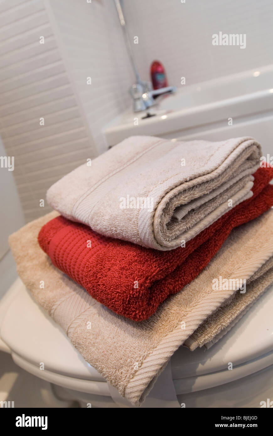 Coloured towels hi-res stock photography and images - Alamy