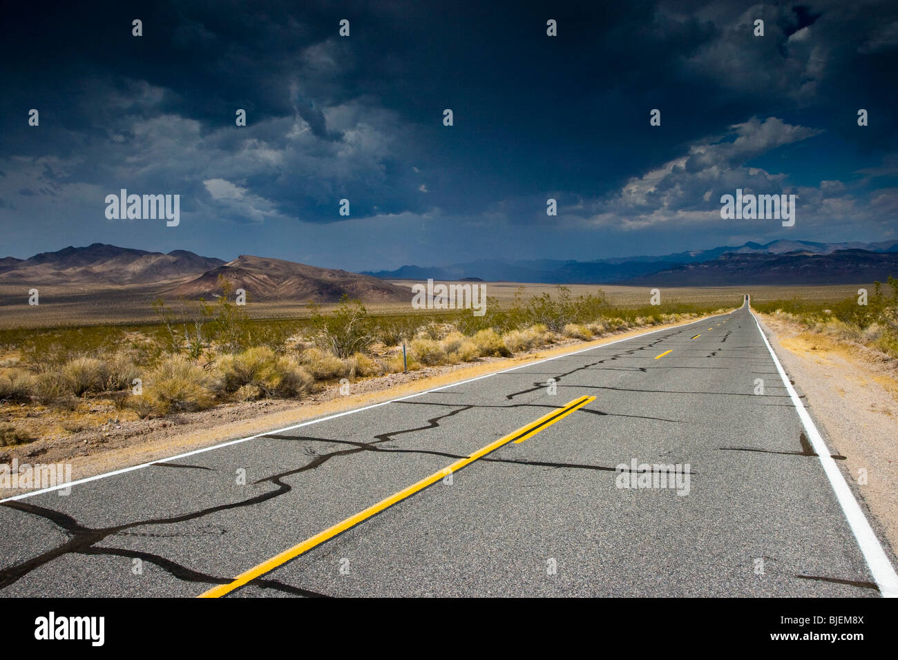 Vanishing point perspective hi-res stock photography and images - Alamy