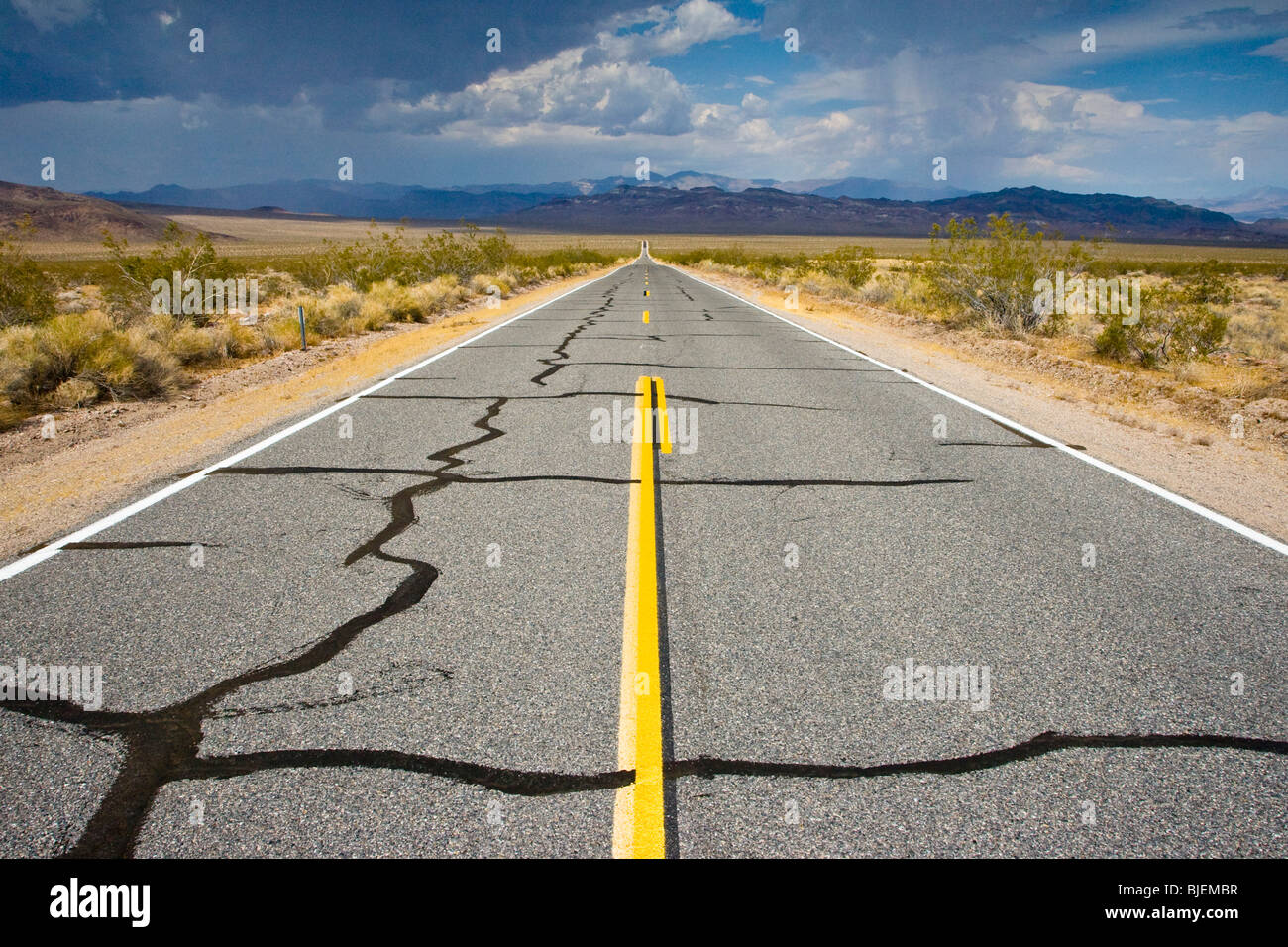 Vanishing point perspective hi-res stock photography and images - Alamy