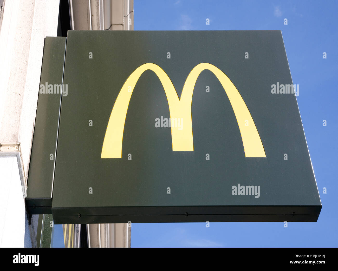 Golden arches sign on McDonald's restaurant, London Stock Photo - Alamy