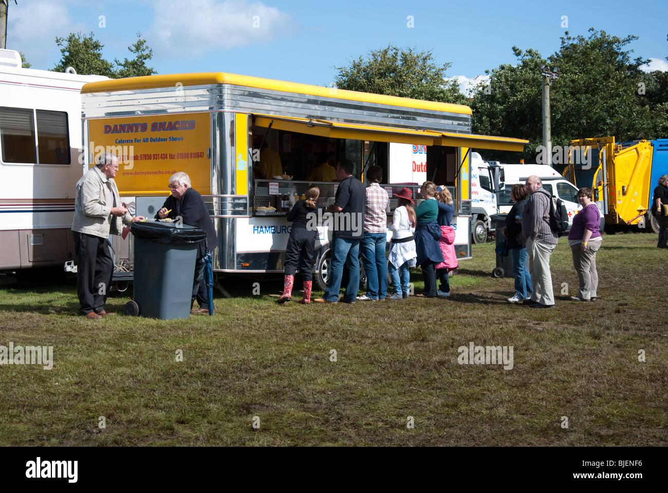 Queueing for A Burger Cowal Highland Gathering Stock Photo - Alamy