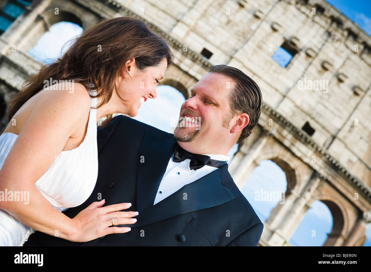 Bride and groom in front of the Coliseum, Rome, Italy Stock Photo - Alamy
