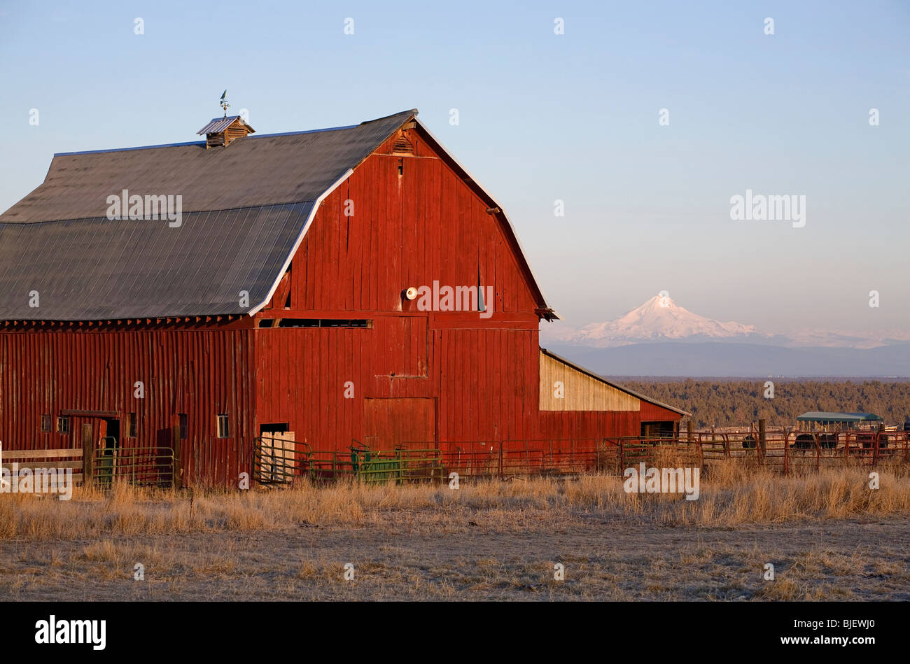 Beautiful old barns hi-res stock photography and images - Alamy