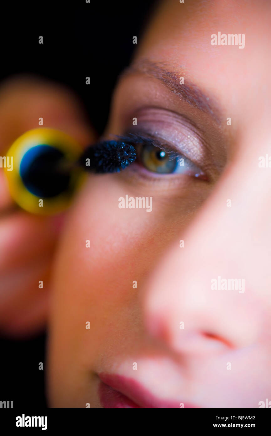 Eye with vertical pupil hi-res stock photography and images - Alamy