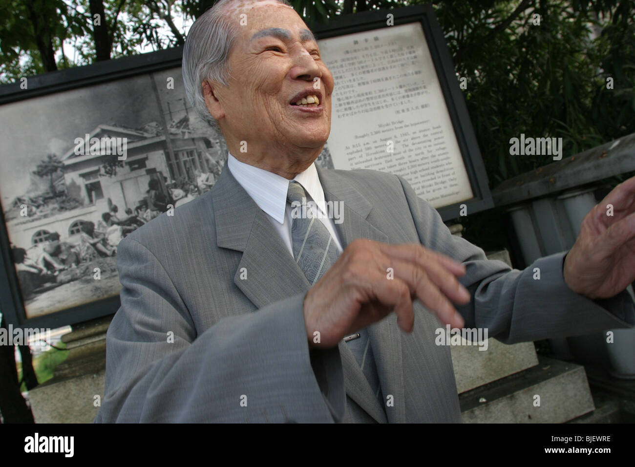 Sunao Tsuboi on Miyuki Bridge, where he was photographed 3 hours after ...