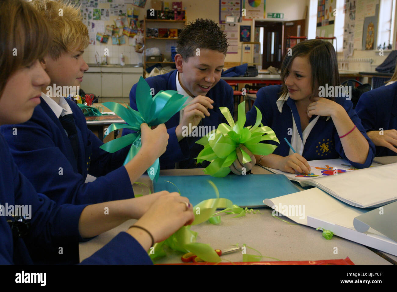 Secondary school children hi-res stock photography and images - Alamy