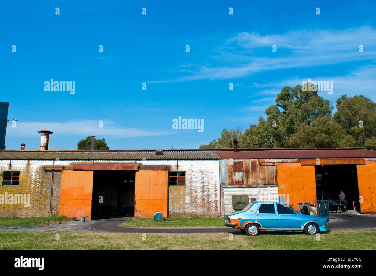 Car factory exterior hi-res stock photography and images - Alamy