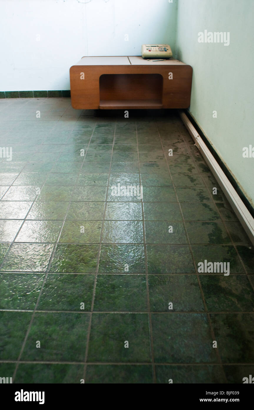 Tile floor in building Stock Photo - Alamy