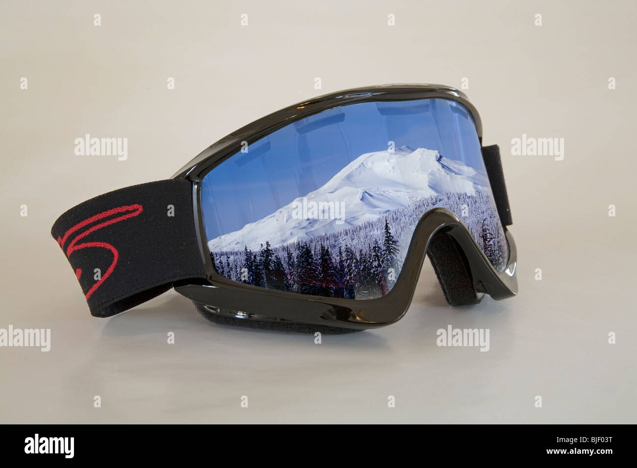 Ski goggles hi-res stock photography and images - Alamy