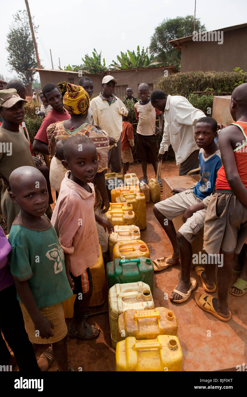 African children carrying water hi-res stock photography and images - Alamy