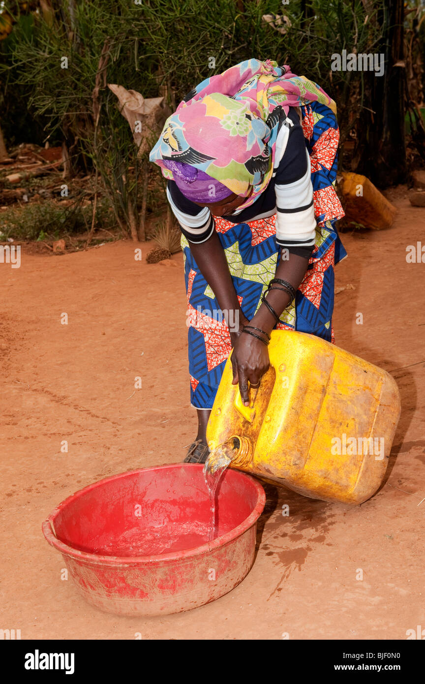 African children carrying water hi-res stock photography and images - Alamy