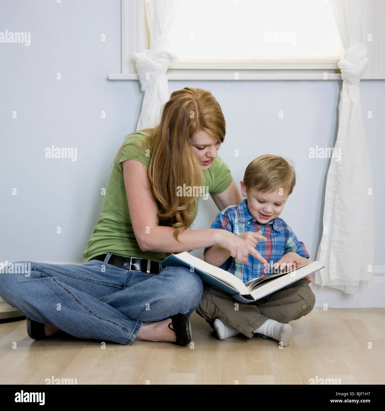 mother reading with child Stock Photo - Alamy
