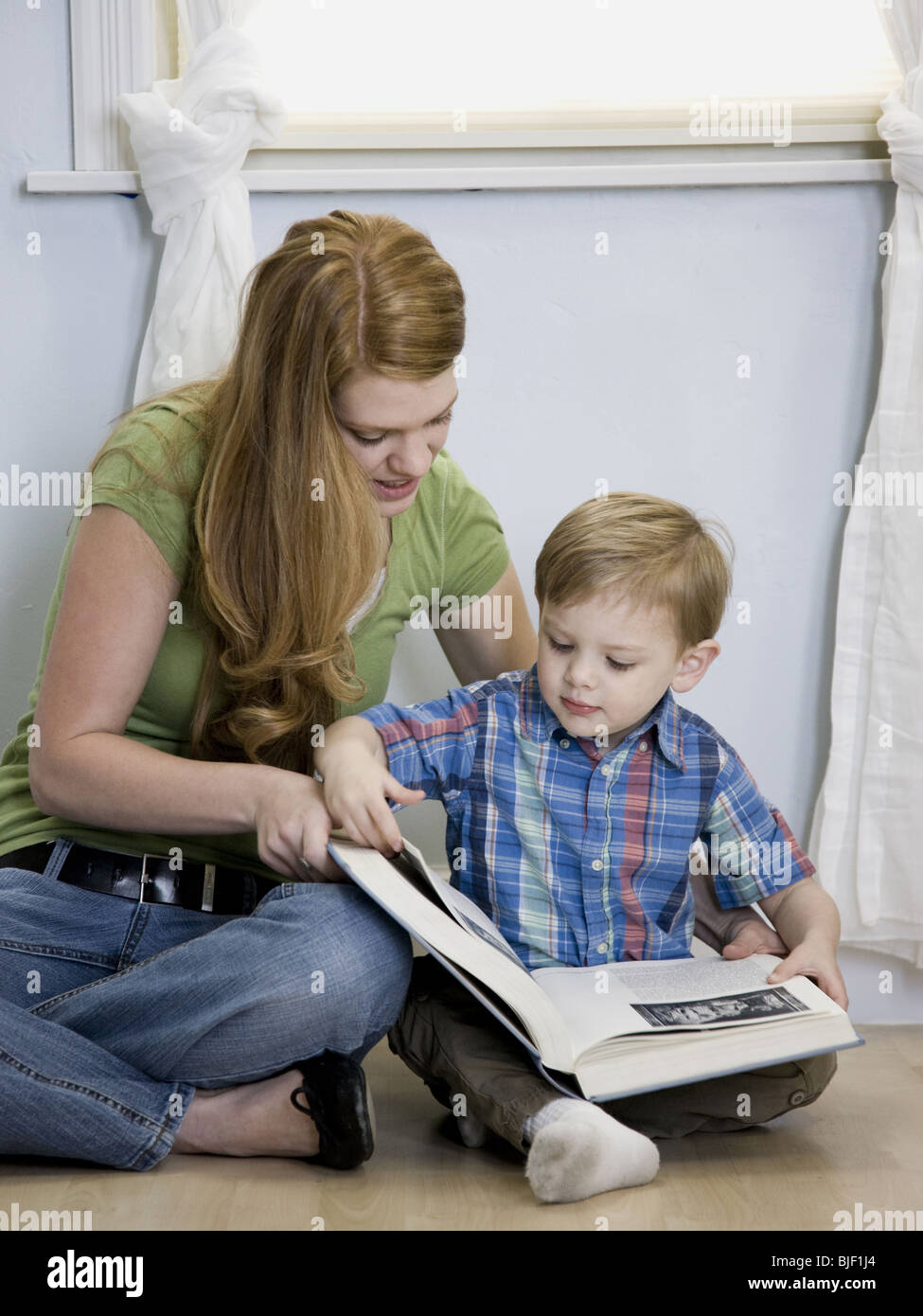 mother reading with child Stock Photo - Alamy