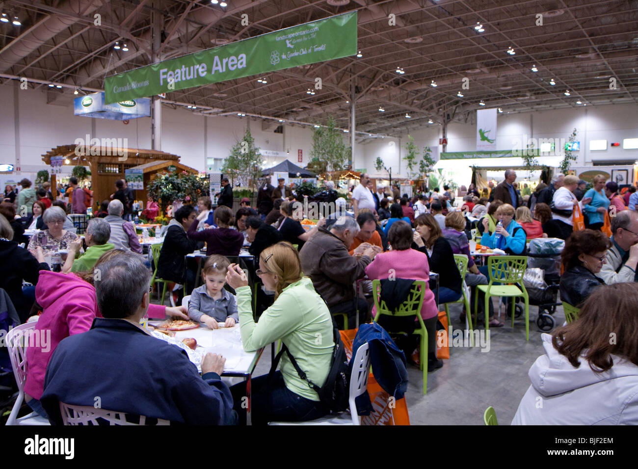 Food court canada hi-res stock photography and images - Alamy