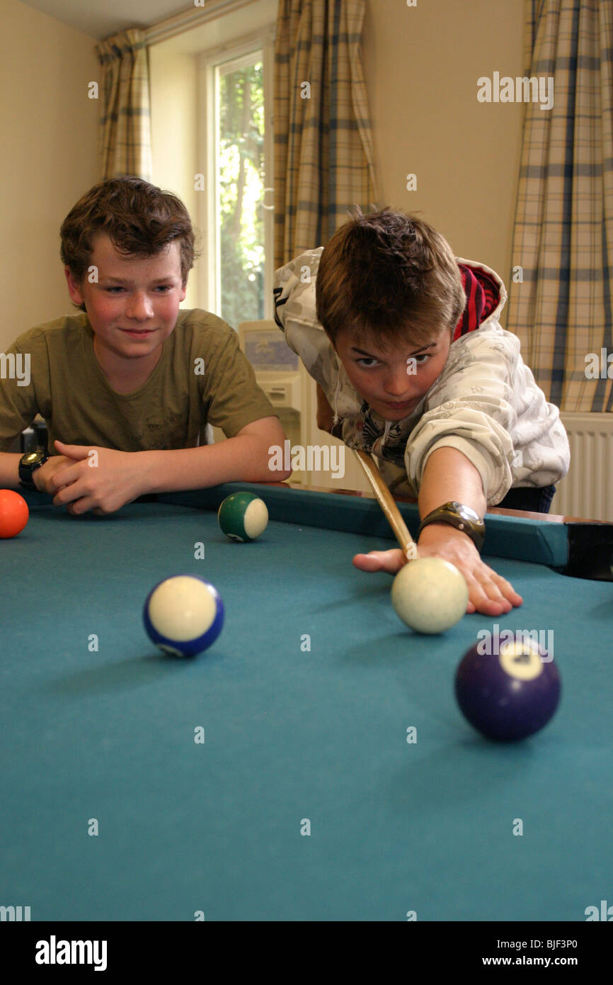 Children playing snooker game hi-res stock photography and images - Alamy