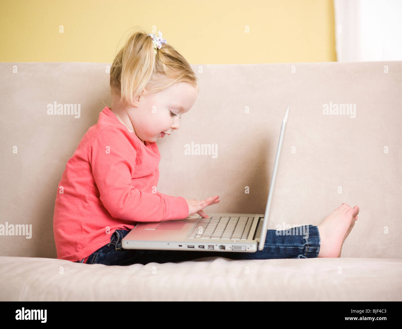 little girl using a laptop Stock Photo - Alamy