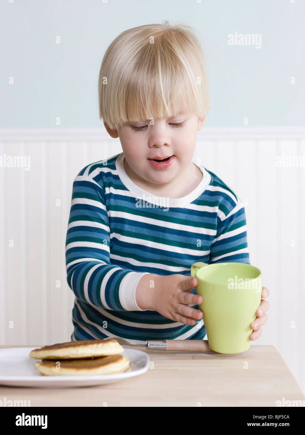 little boy eating breakfast Stock Photo - Alamy