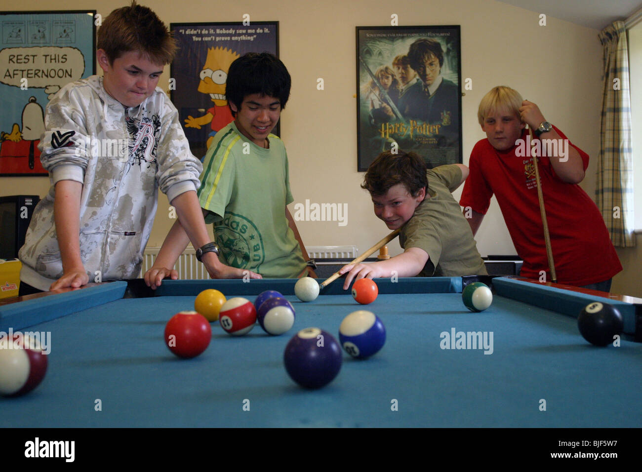 Children playing snooker game hi-res stock photography and images - Alamy