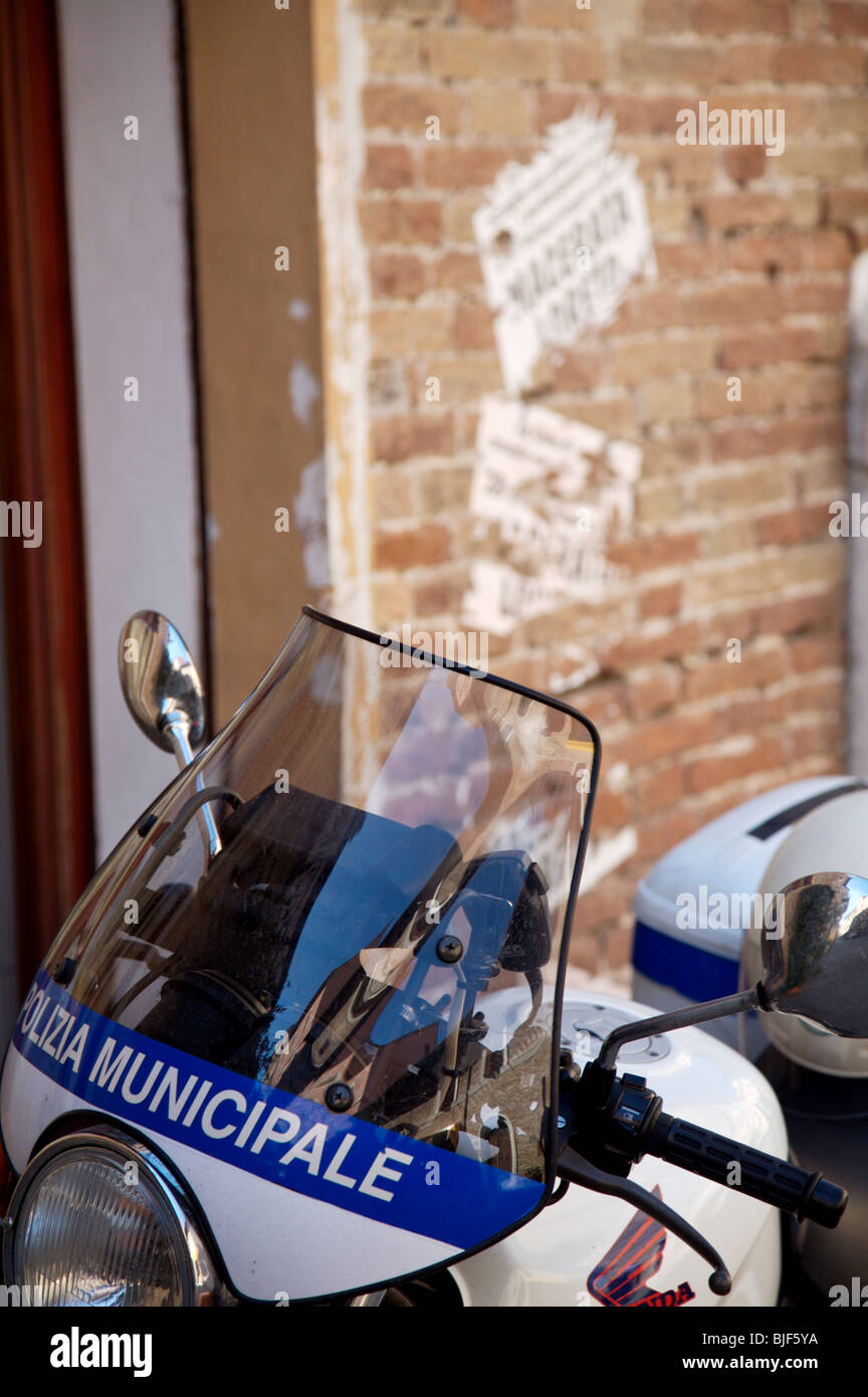 Italian police motorcycle hi-res stock photography and images - Alamy