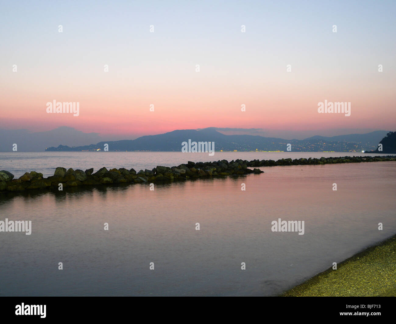 Strand bei Sonnenuntergang, Halbinsel Portofino, Chiavari Riviera ...