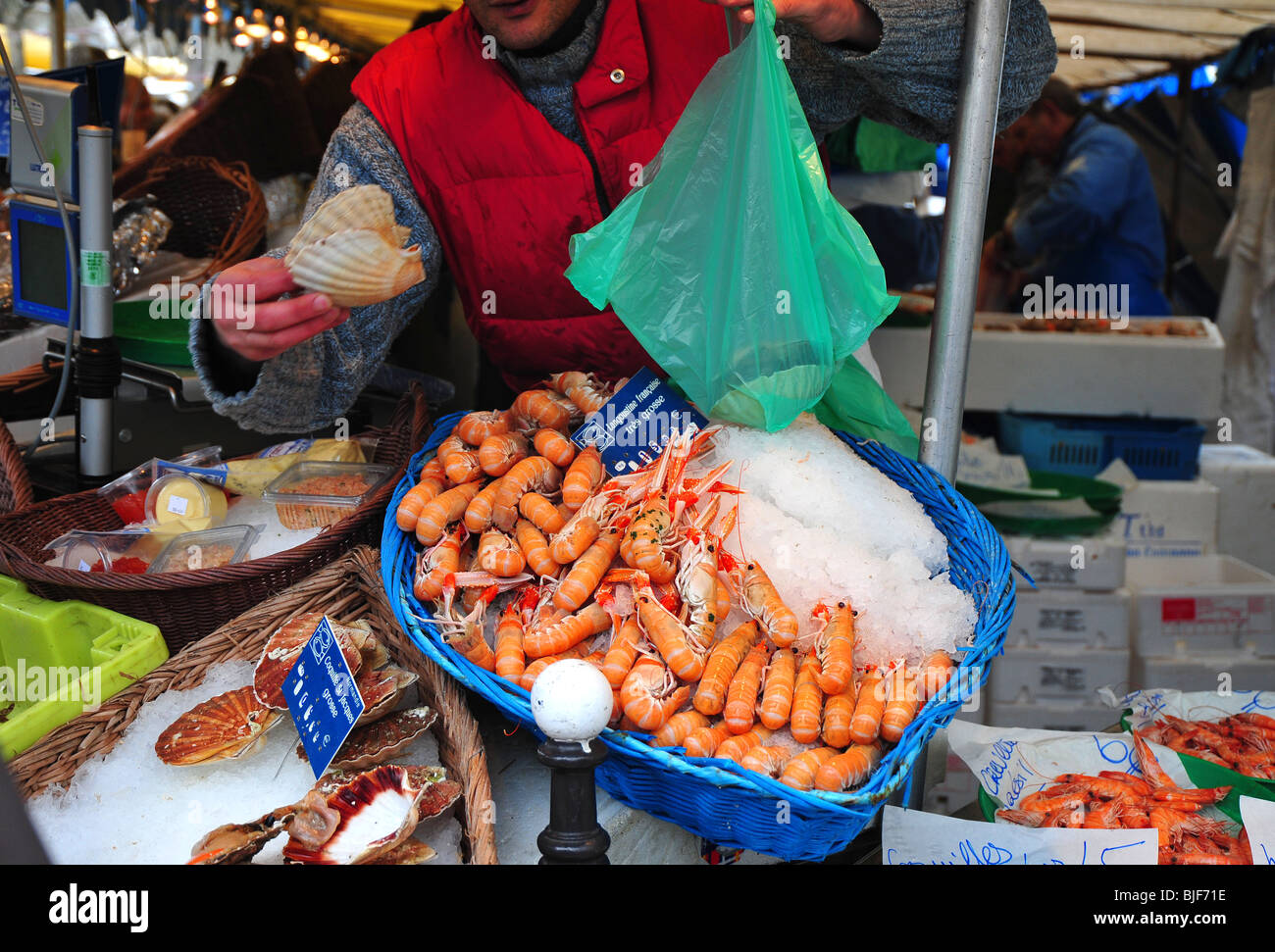 fish market in paris Stock Photo - Alamy