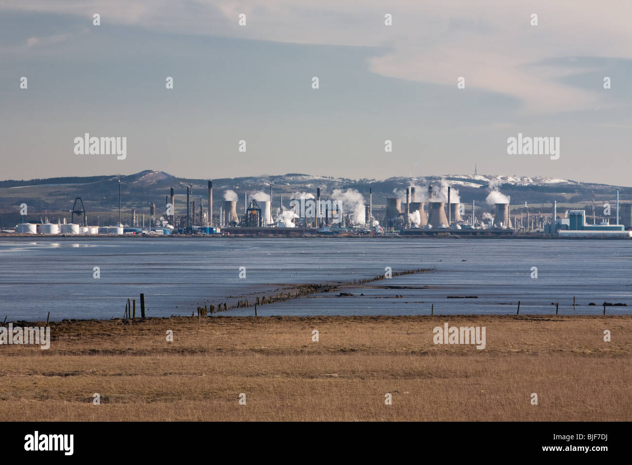 Grangemouth oil refinery hi-res stock photography and images - Alamy