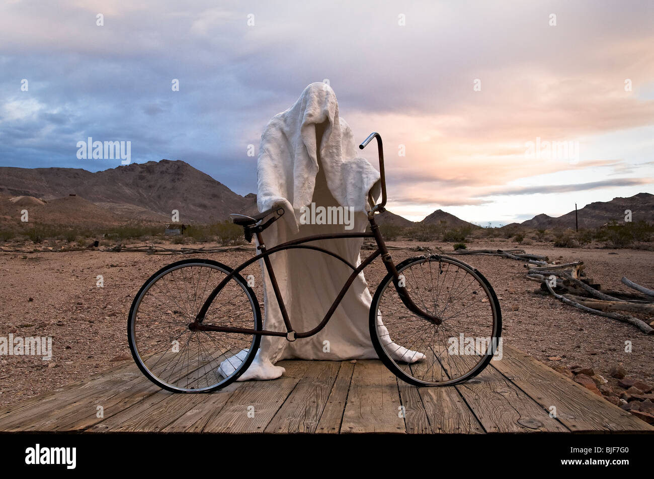Bike sculpture hi-res stock photography and images - Alamy