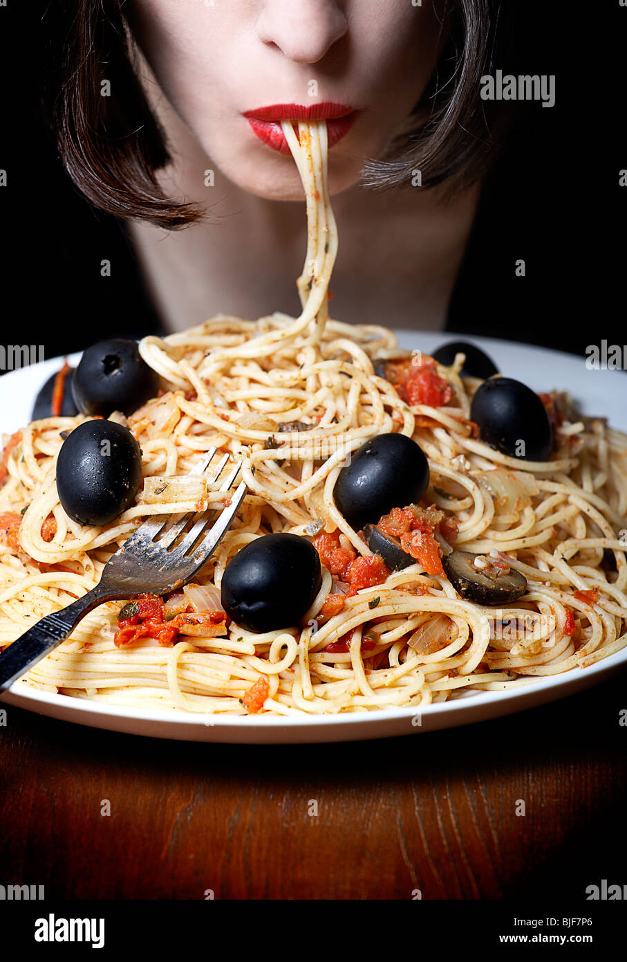 Spaghetti olive hi-res stock photography and images - Alamy